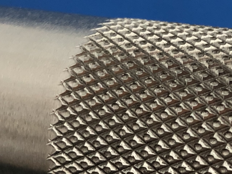 The 3 Types of Barbell Knurling and What It Means for Your Grip